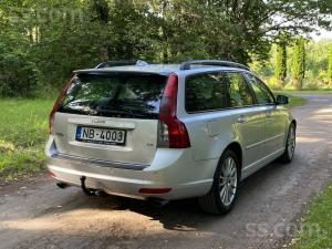 Grey Volvo V50 2008 in Riga, with an engine capacity of 2.40 L and mileage of 335 thousand km for 2950 €, photo 5 on AUTOMOTO.COM.LV