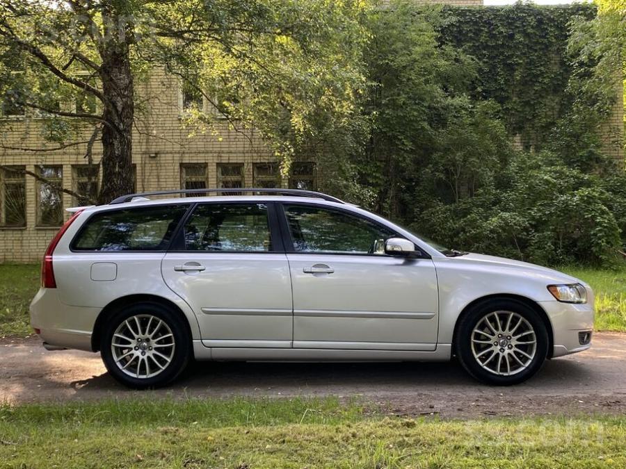 Grey Volvo V50 2008 in Riga, with an engine capacity of 2.40 L and mileage of 335 thousand km for 2950 €, photo 6 on AUTOMOTO.COM.LV