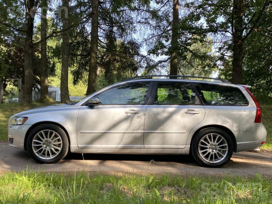 Grey Volvo V50 2008 in Riga, with an engine capacity of 2.40 L and mileage of 335 thousand km for 2950 €, photo 7 on AUTOMOTO.COM.LV