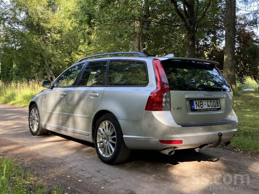 Grey Volvo V50 2008 in Riga, with an engine capacity of 2.40 L and mileage of 335 thousand km for 2950 €, photo 8 on AUTOMOTO.COM.LV