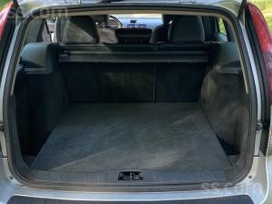 Grey Volvo V50 2008 in Riga, with an engine capacity of 2.40 L and mileage of 335 thousand km for 2950 €, photo 9 on AUTOMOTO.COM.LV