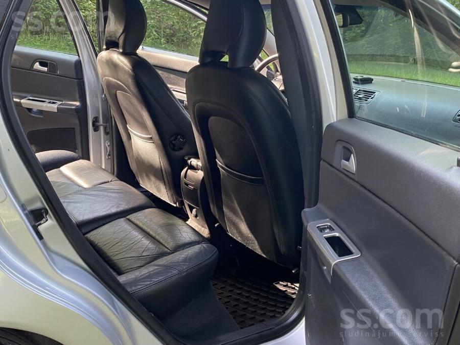 Grey Volvo V50 2008 in Riga, with an engine capacity of 2.40 L and mileage of 335 thousand km for 2950 €, photo 10 on AUTOMOTO.COM.LV