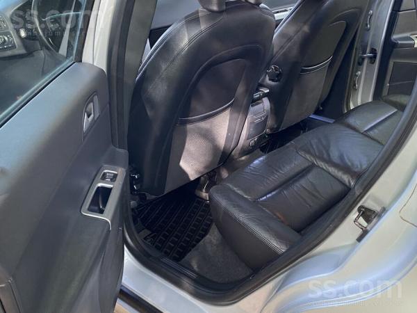 Grey Volvo V50 2008 in Riga, with an engine capacity of 2.40 L and mileage of 335 thousand km for 2950 €, photo 10 on AUTOMOTO.COM.LV
