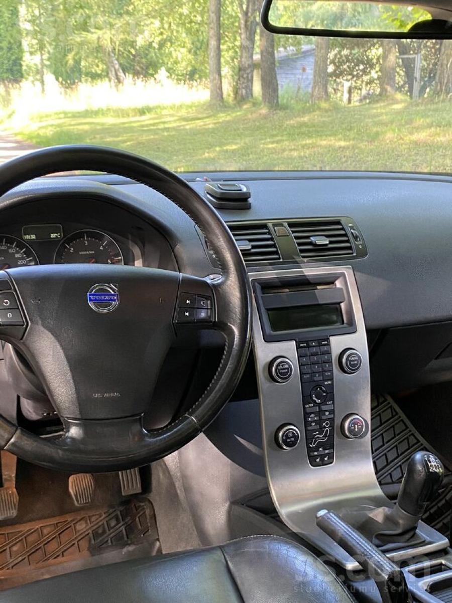 Grey Volvo V50 2008 in Riga, with an engine capacity of 2.40 L and mileage of 335 thousand km for 2950 €, photo 13 on AUTOMOTO.COM.LV