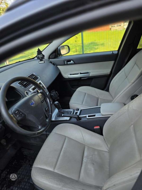 Pelēks Volvo V50 2008 Klaipėda, ar dzinēja tilpumu 2.00 L un nobraukumu 323 tūkst. km par 1500 €, foto 7 vietnē AUTOMOTO.COM.LV