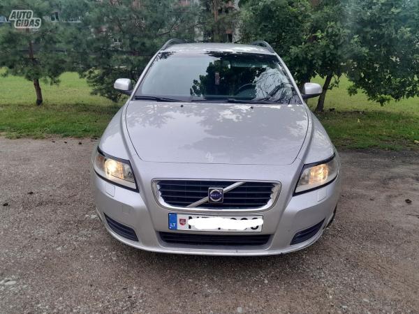 Pelēks Volvo V50 2008 Marijampole, ar dzinēja tilpumu 2.40 L un nobraukumu 298 tūkst. km par 1499 €, foto 2 vietnē AUTOMOTO.COM.LV