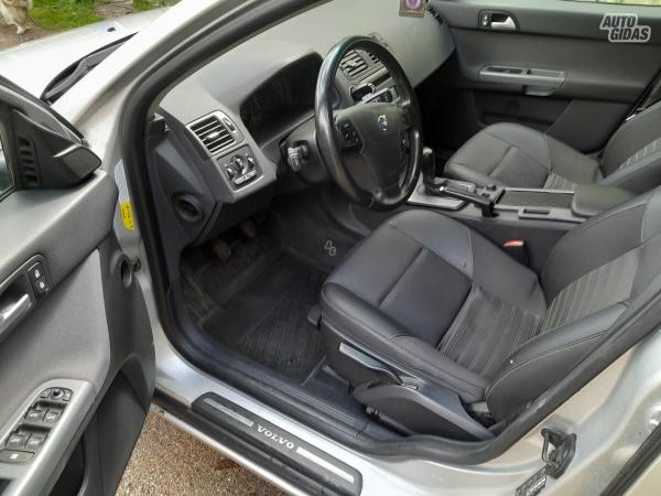 Pelēks Volvo V50 2008 Marijampole, ar dzinēja tilpumu 2.40 L un nobraukumu 298 tūkst. km par 1499 €, foto 7 vietnē AUTOMOTO.COM.LV