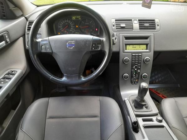 Pelēks Volvo V50 2008 Marijampole, ar dzinēja tilpumu 2.40 L un nobraukumu 298 tūkst. km par 1499 €, foto 10 vietnē AUTOMOTO.COM.LV