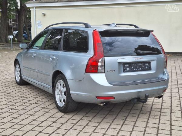 Pelēks Volvo V50 2008 Viļņa, ar dzinēja tilpumu 2.40 L un nobraukumu 360 tūkst. km par 3000 €, foto 3 vietnē AUTOMOTO.COM.LV
