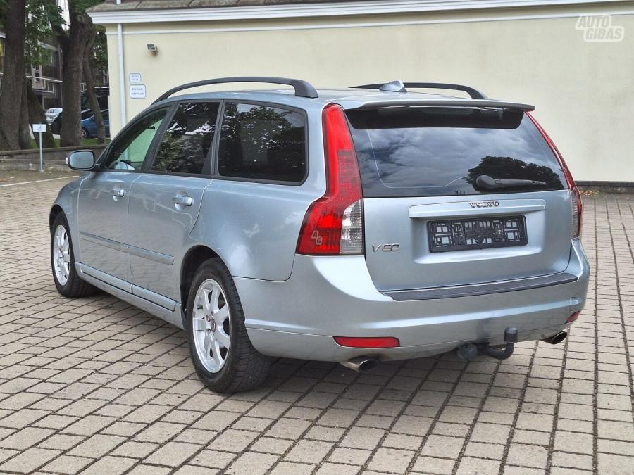 Grey Volvo V50 2008 in Vilnius, with an engine capacity of 2.40 L and mileage of 360 thousand km for 3000 €, photo 4 on AUTOMOTO.COM.LV