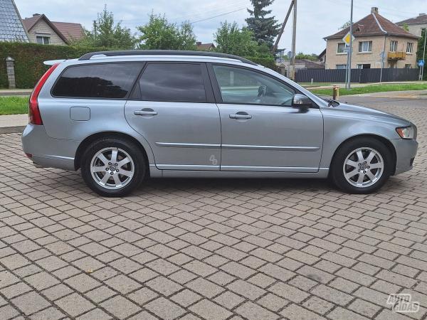 Pelēks Volvo V50 2008 Viļņa, ar dzinēja tilpumu 2.40 L un nobraukumu 360 tūkst. km par 3000 €, foto 6 vietnē AUTOMOTO.COM.LV