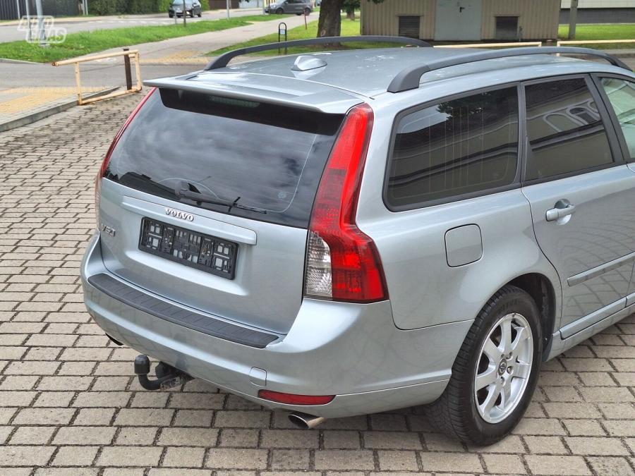 Grey Volvo V50 2008 in Vilnius, with an engine capacity of 2.40 L and mileage of 360 thousand km for 3000 €, photo 12 on AUTOMOTO.COM.LV