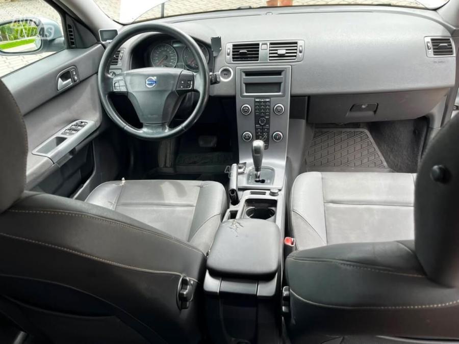 Grey Volvo V50 2008 in Vilnius, with an engine capacity of 2.40 L and mileage of 360 thousand km for 3000 €, photo 14 on AUTOMOTO.COM.LV