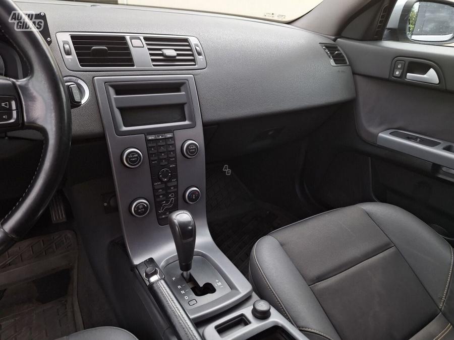 Grey Volvo V50 2008 in Vilnius, with an engine capacity of 2.40 L and mileage of 360 thousand km for 3000 €, photo 15 on AUTOMOTO.COM.LV