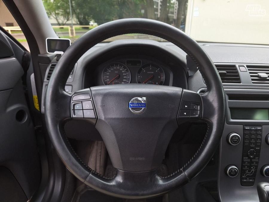 Grey Volvo V50 2008 in Vilnius, with an engine capacity of 2.40 L and mileage of 360 thousand km for 3000 €, photo 17 on AUTOMOTO.COM.LV