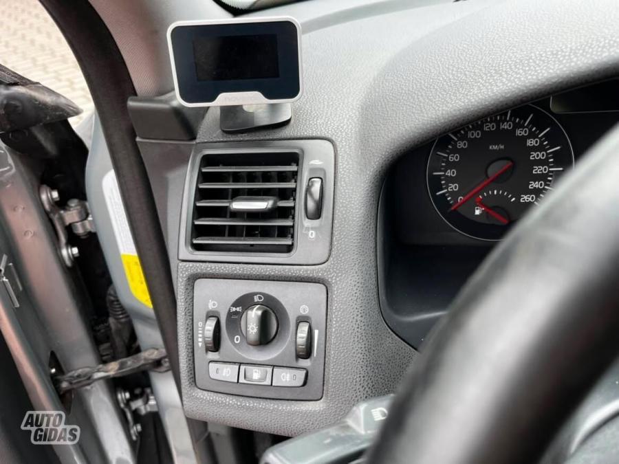 Grey Volvo V50 2008 in Vilnius, with an engine capacity of 2.40 L and mileage of 360 thousand km for 3000 €, photo 19 on AUTOMOTO.COM.LV