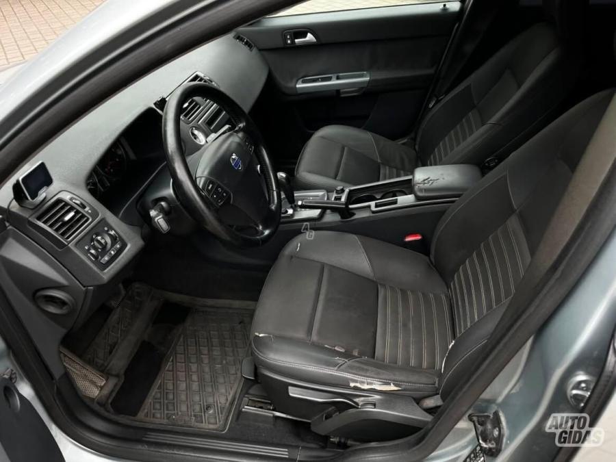 Grey Volvo V50 2008 in Vilnius, with an engine capacity of 2.40 L and mileage of 360 thousand km for 3000 €, photo 20 on AUTOMOTO.COM.LV