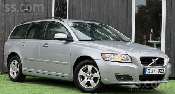 Pelēks Volvo V50 2008 Rīga, ar dzinēja tilpumu 1.60 L un nobraukumu 260 tūkst. km par 2500 €, foto 1 vietnē AUTOMOTO.COM.LV