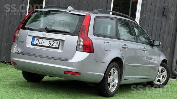 Pelēks Volvo V50 2008 Rīga, ar dzinēja tilpumu 1.60 L un nobraukumu 260 tūkst. km par 2500 €, foto 4 vietnē AUTOMOTO.COM.LV