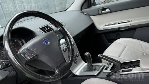 Pelēks Volvo V50 2008 Rīga, ar dzinēja tilpumu 1.60 L un nobraukumu 260 tūkst. km par 2500 €, foto 5 vietnē AUTOMOTO.COM.LV