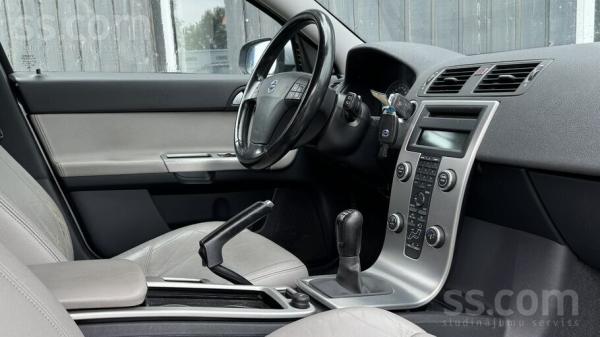 Pelēks Volvo V50 2008 Rīga, ar dzinēja tilpumu 1.60 L un nobraukumu 260 tūkst. km par 2500 €, foto 10 vietnē AUTOMOTO.COM.LV