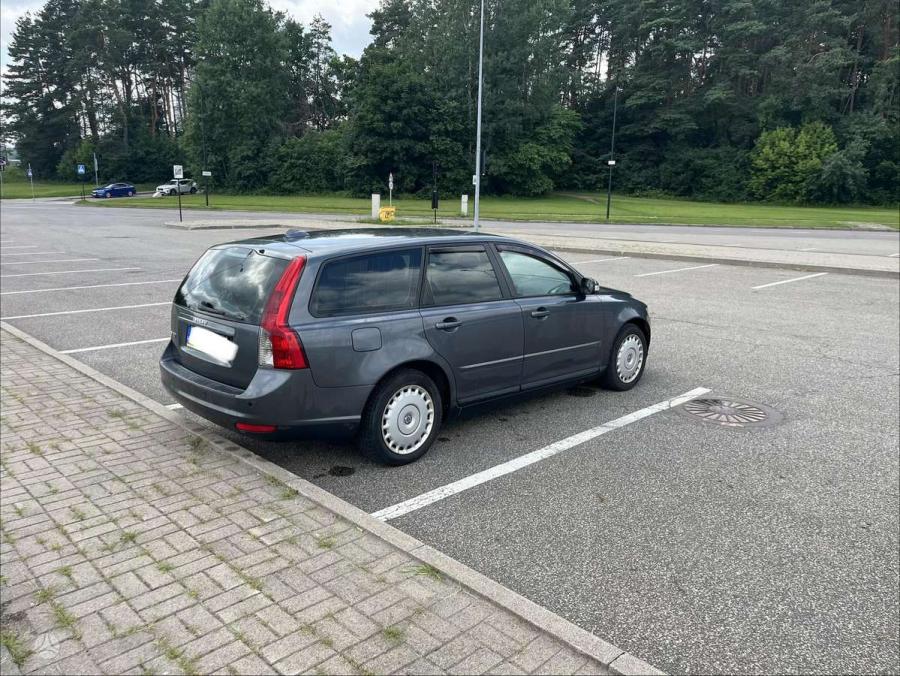 Pelēks Volvo V50 2008 Viļņa, ar dzinēja tilpumu 1.56 L un nobraukumu 324 tūkst. km par 1850 €, foto 5 vietnē AUTOMOTO.COM.LV