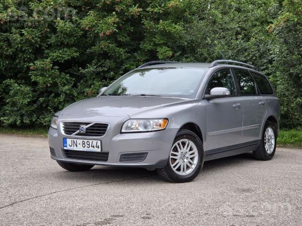 Pelēks Volvo V50 2008 Tukums, ar dzinēja tilpumu 1.60 L un nobraukumu 323 tūkst. km par 1990 €, foto 1 vietnē AUTOMOTO.COM.LV