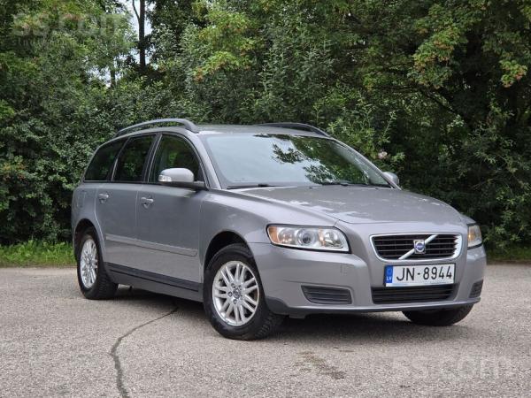 Pelēks Volvo V50 2008 Tukums, ar dzinēja tilpumu 1.60 L un nobraukumu 323 tūkst. km par 1990 €, foto 2 vietnē AUTOMOTO.COM.LV