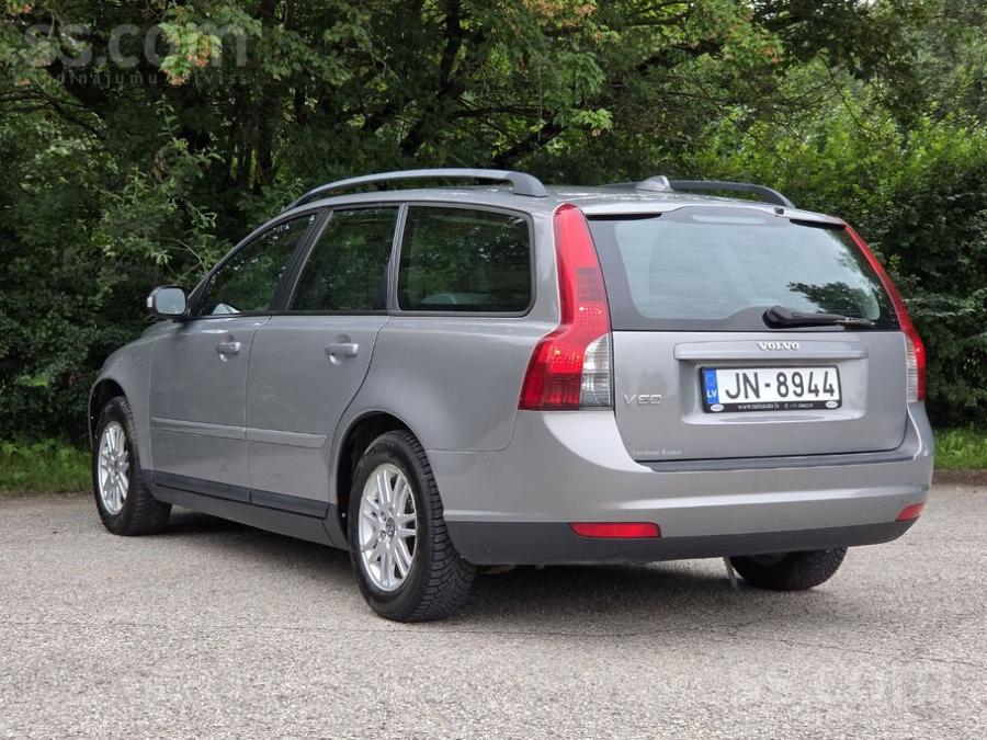 Pelēks Volvo V50 2008 Tukums, ar dzinēja tilpumu 1.60 L un nobraukumu 323 tūkst. km par 1990 €, foto 4 vietnē AUTOMOTO.COM.LV