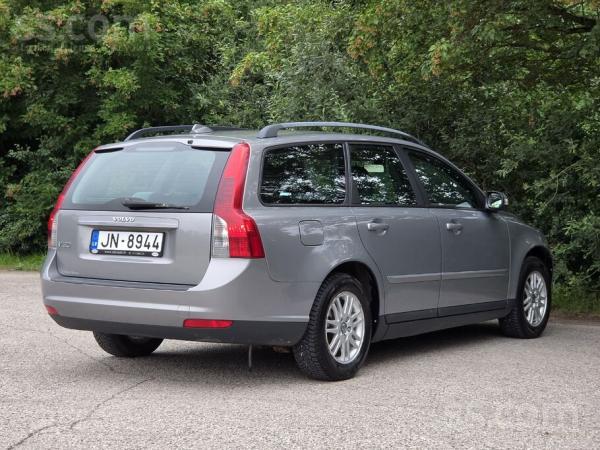 Pelēks Volvo V50 2008 Tukums, ar dzinēja tilpumu 1.60 L un nobraukumu 323 tūkst. km par 1990 €, foto 4 vietnē AUTOMOTO.COM.LV