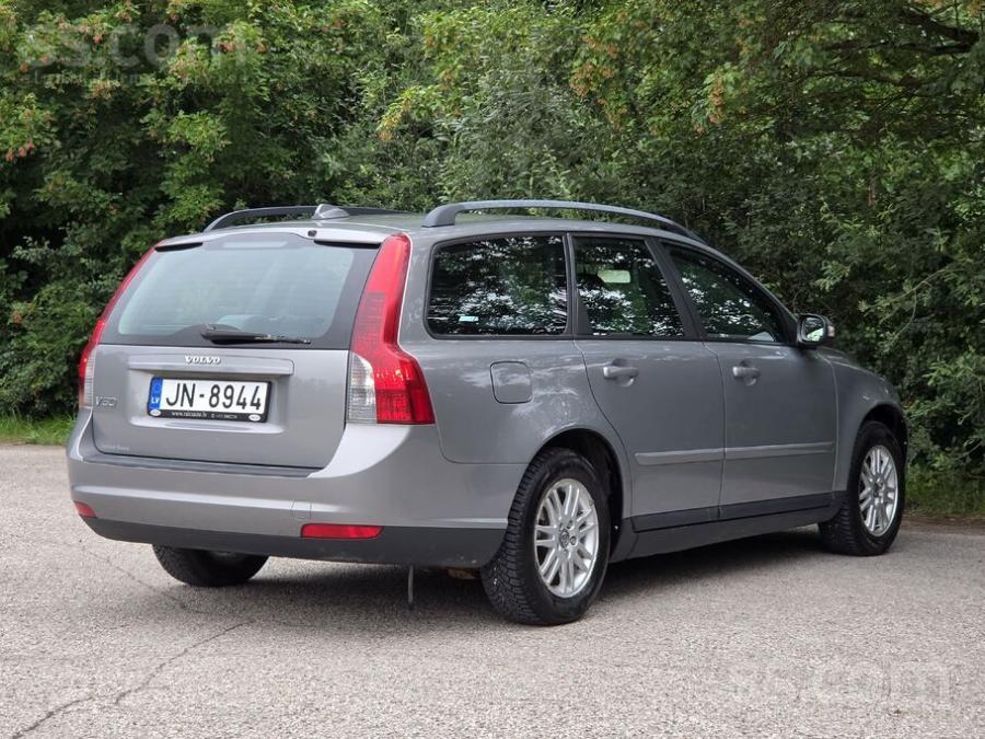 Pelēks Volvo V50 2008 Tukums, ar dzinēja tilpumu 1.60 L un nobraukumu 323 tūkst. km par 1990 €, foto 5 vietnē AUTOMOTO.COM.LV