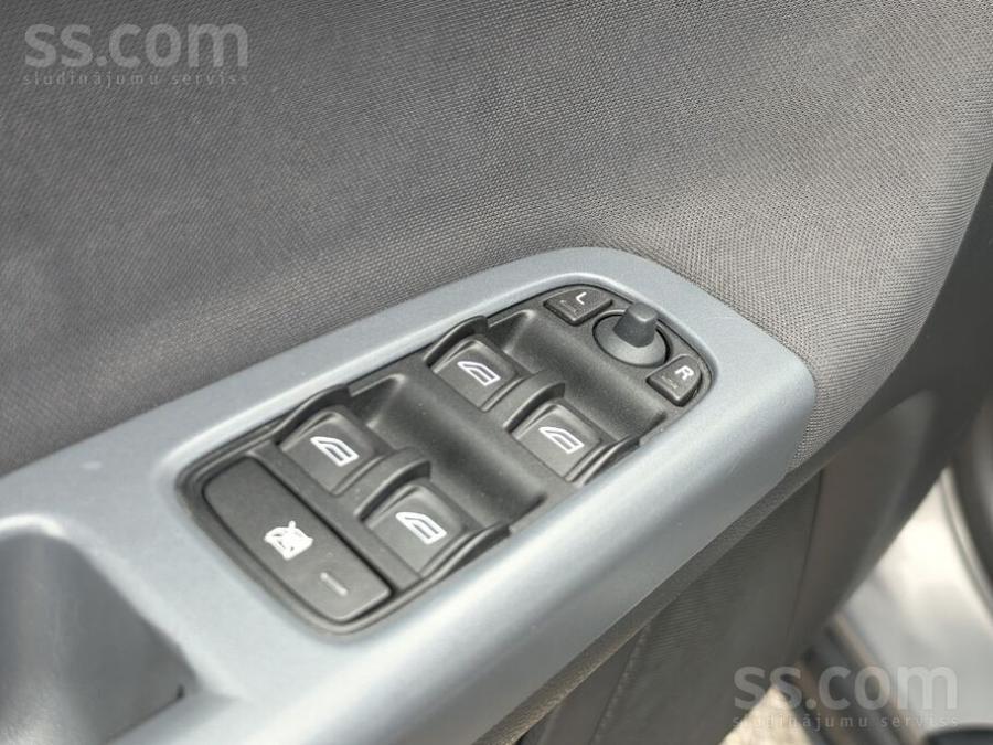 Pelēks Volvo V50 2008 Tukums, ar dzinēja tilpumu 1.60 L un nobraukumu 323 tūkst. km par 1990 €, foto 10 vietnē AUTOMOTO.COM.LV