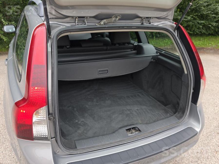Pelēks Volvo V50 2008 Tukums, ar dzinēja tilpumu 1.60 L un nobraukumu 323 tūkst. km par 1990 €, foto 12 vietnē AUTOMOTO.COM.LV