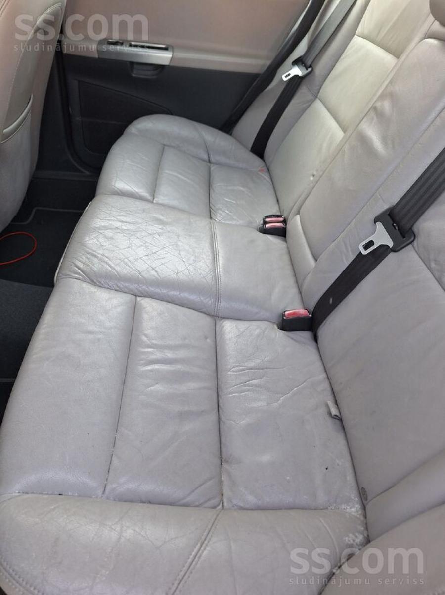 Pelēks Volvo V50 2008 Rīga, ar dzinēja tilpumu 2.40 L un nobraukumu 372 tūkst. km par 3300 €, foto 8 vietnē AUTOMOTO.COM.LV