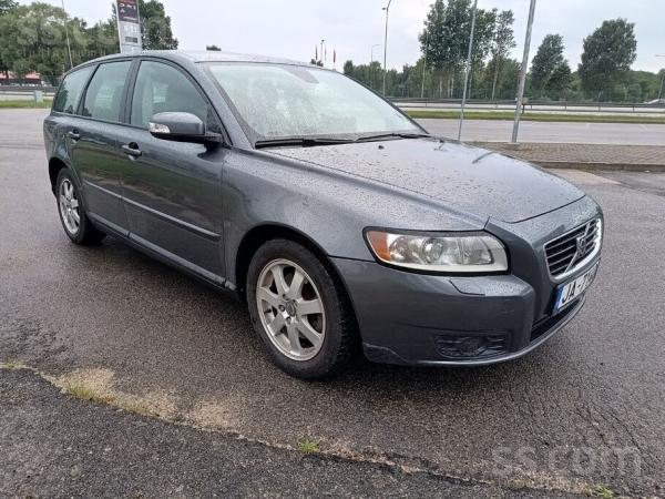 Grey Volvo V50 2008 in Riga, with an engine capacity of 2.40 L and mileage of 226 thousand km for 2900 €, photo 2 on AUTOMOTO.COM.LV