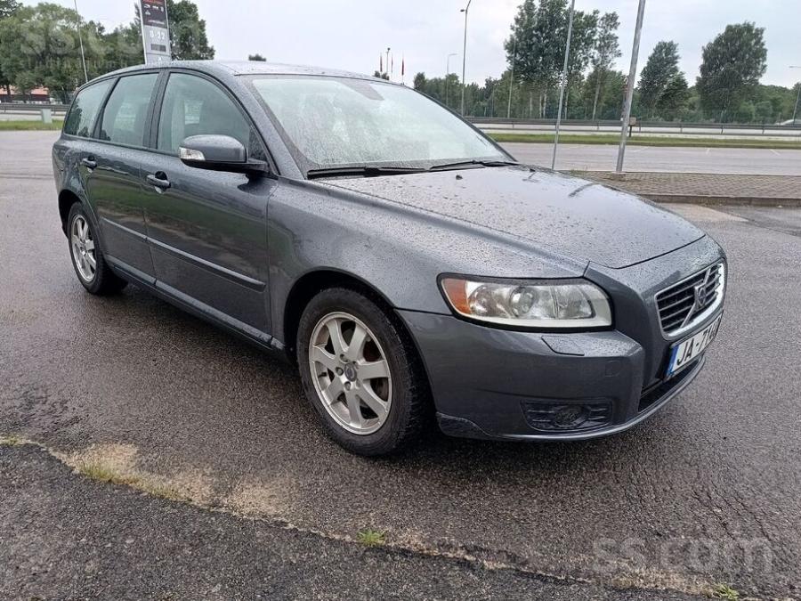 Серый Вольво В50 2008 в Рига, объемом двигателя 2.40 л и пробегом 226 тыс. км за 2900 €, фото 3 на AUTOMOTO.COM.LV