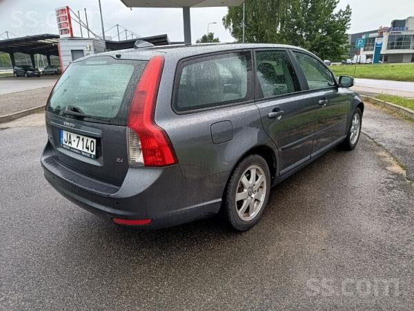 Grey Volvo V50 2008 in Riga, with an engine capacity of 2.40 L and mileage of 226 thousand km for 2900 €, photo 3 on AUTOMOTO.COM.LV