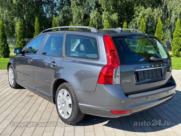 Pelēks Volvo V50 2008 Tartu, ar dzinēja tilpumu 2.00 L un nobraukumu 227 tūkst. km par 4190 €, foto 2 vietnē AUTOMOTO.COM.LV