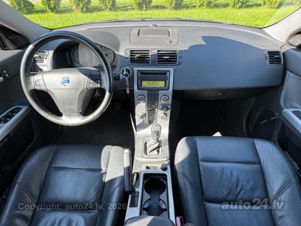 Pelēks Volvo V50 2008 Tartu, ar dzinēja tilpumu 2.00 L un nobraukumu 227 tūkst. km par 4190 €, foto 5 vietnē AUTOMOTO.COM.LV