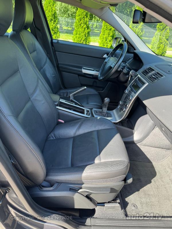 Pelēks Volvo V50 2008 Tartu, ar dzinēja tilpumu 2.00 L un nobraukumu 227 tūkst. km par 4190 €, foto 8 vietnē AUTOMOTO.COM.LV