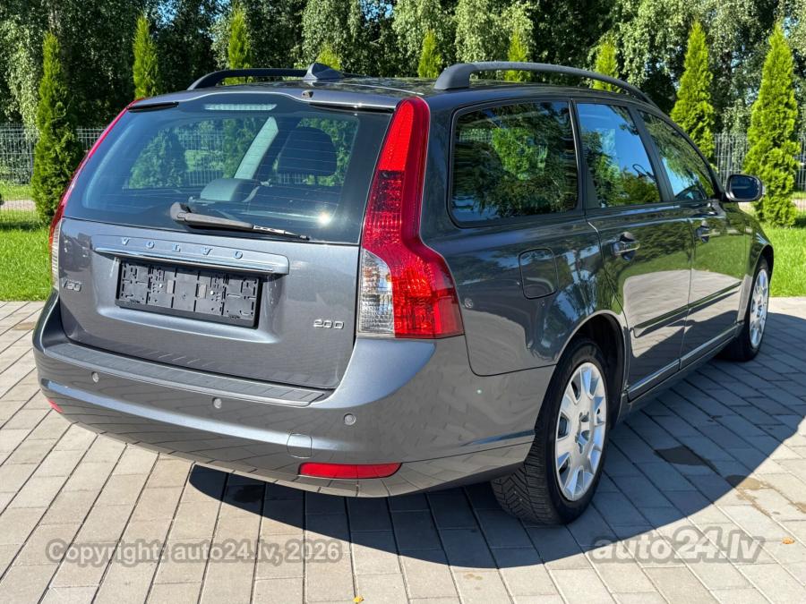 Grey Volvo V50 2008 in Tartu, with an engine capacity of 2.00 L and mileage of 227 thousand km for 4190 €, photo 5 on AUTOMOTO.COM.LV