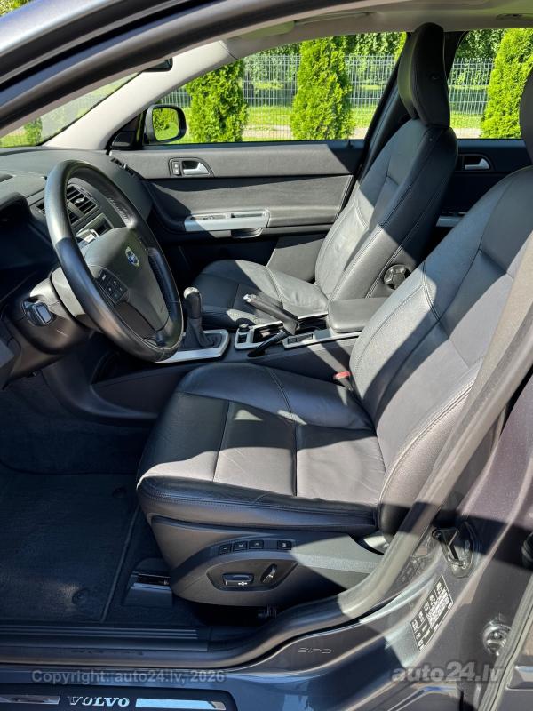 Grey Volvo V50 2008 in Tartu, with an engine capacity of 2.00 L and mileage of 227 thousand km for 4190 €, photo 6 on AUTOMOTO.COM.LV