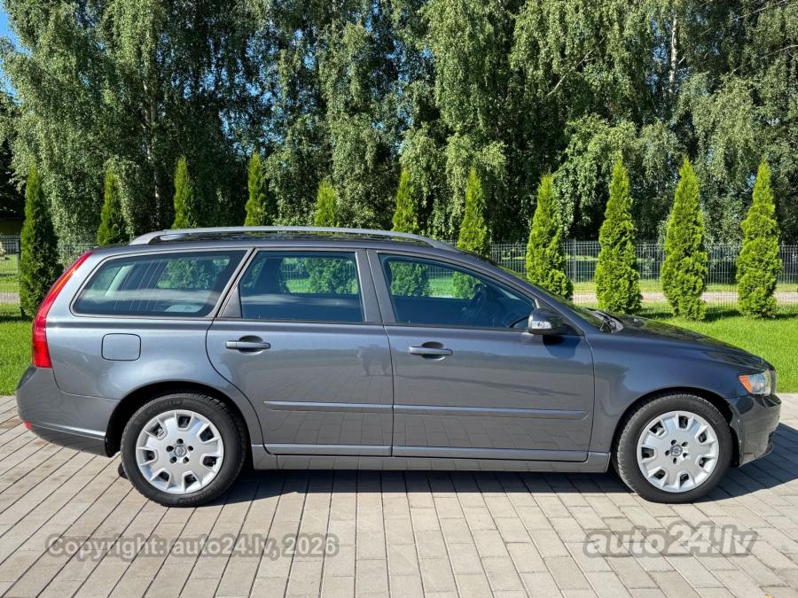 Grey Volvo V50 2008 in Tartu, with an engine capacity of 2.00 L and mileage of 227 thousand km for 4190 €, photo 12 on AUTOMOTO.COM.LV