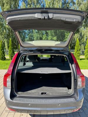 Grey Volvo V50 2008 in Tartu, with an engine capacity of 2.00 L and mileage of 227 thousand km for 4190 €, photo 16 on AUTOMOTO.COM.LV