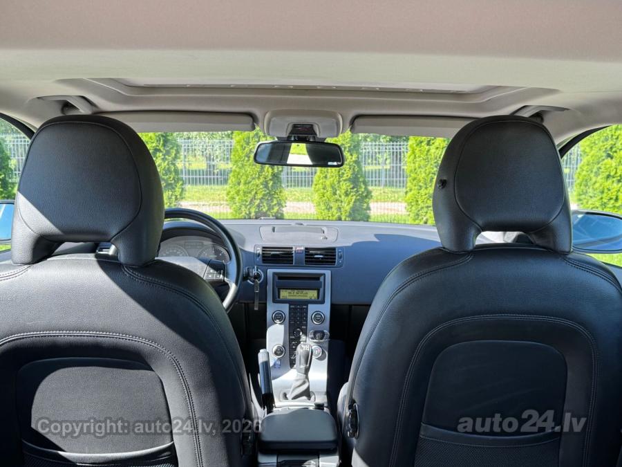 Grey Volvo V50 2008 in Tartu, with an engine capacity of 2.00 L and mileage of 227 thousand km for 4190 €, photo 18 on AUTOMOTO.COM.LV