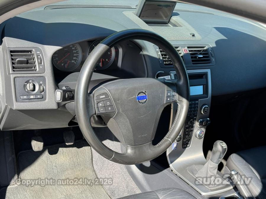 Grey Volvo V50 2008 in Tartu, with an engine capacity of 2.00 L and mileage of 227 thousand km for 4190 €, photo 20 on AUTOMOTO.COM.LV