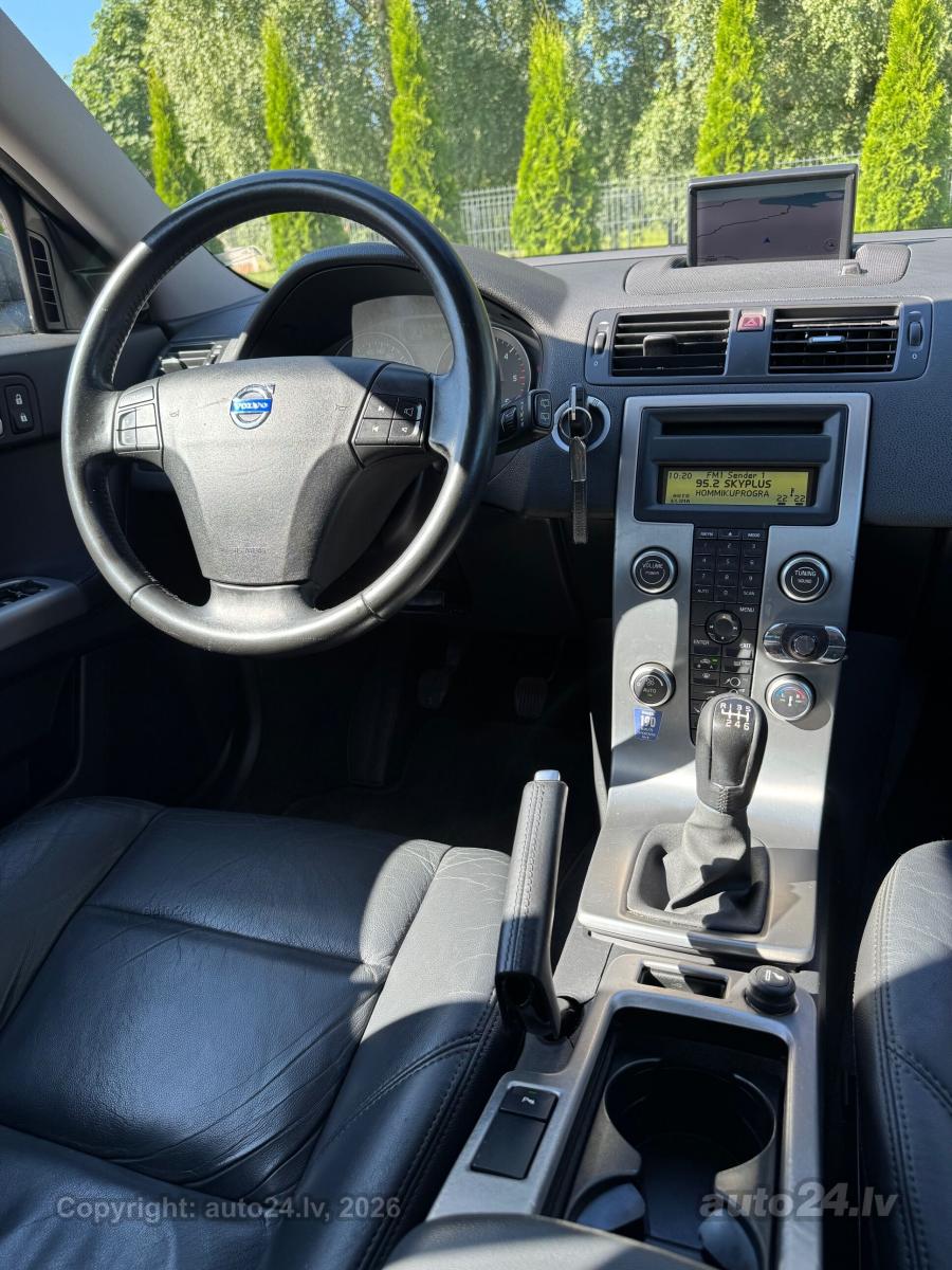 Grey Volvo V50 2008 in Tartu, with an engine capacity of 2.00 L and mileage of 227 thousand km for 4190 €, photo 22 on AUTOMOTO.COM.LV