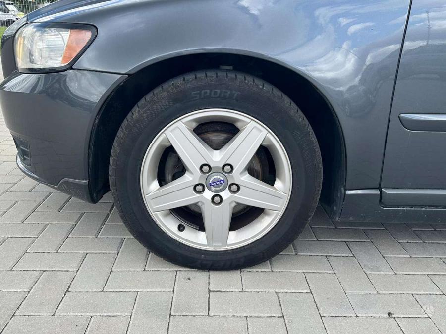 Pelēks Volvo V50 2008 Šauļi, ar dzinēja tilpumu 1.56 L un nobraukumu 244 tūkst. km par 1750 €, foto 10 vietnē AUTOMOTO.COM.LV