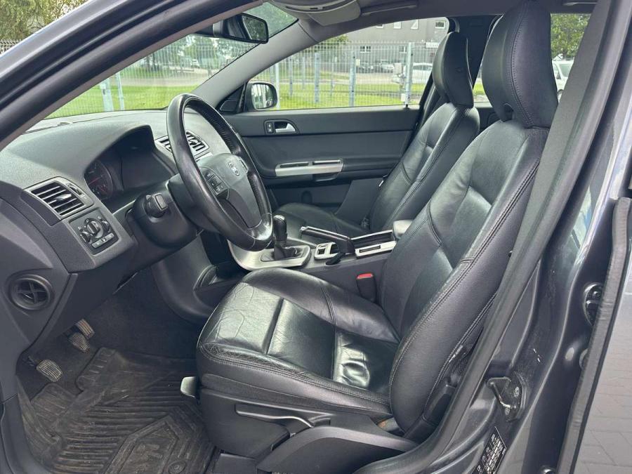 Pelēks Volvo V50 2008 Šauļi, ar dzinēja tilpumu 1.56 L un nobraukumu 244 tūkst. km par 1750 €, foto 11 vietnē AUTOMOTO.COM.LV