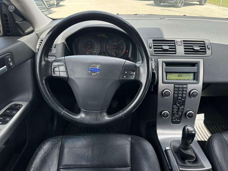 Pelēks Volvo V50 2008 Šauļi, ar dzinēja tilpumu 1.56 L un nobraukumu 244 tūkst. km par 1750 €, foto 13 vietnē AUTOMOTO.COM.LV